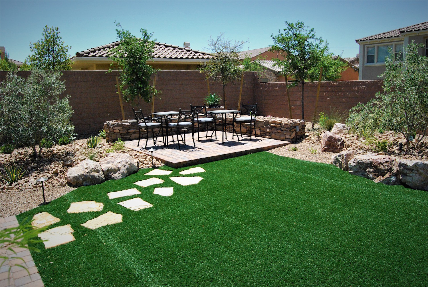 MAC Landscaping - Luxury Landscape Design & Putting Greens